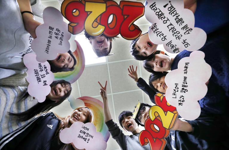 Fifth-graders celebrate red horse year with shared wishes