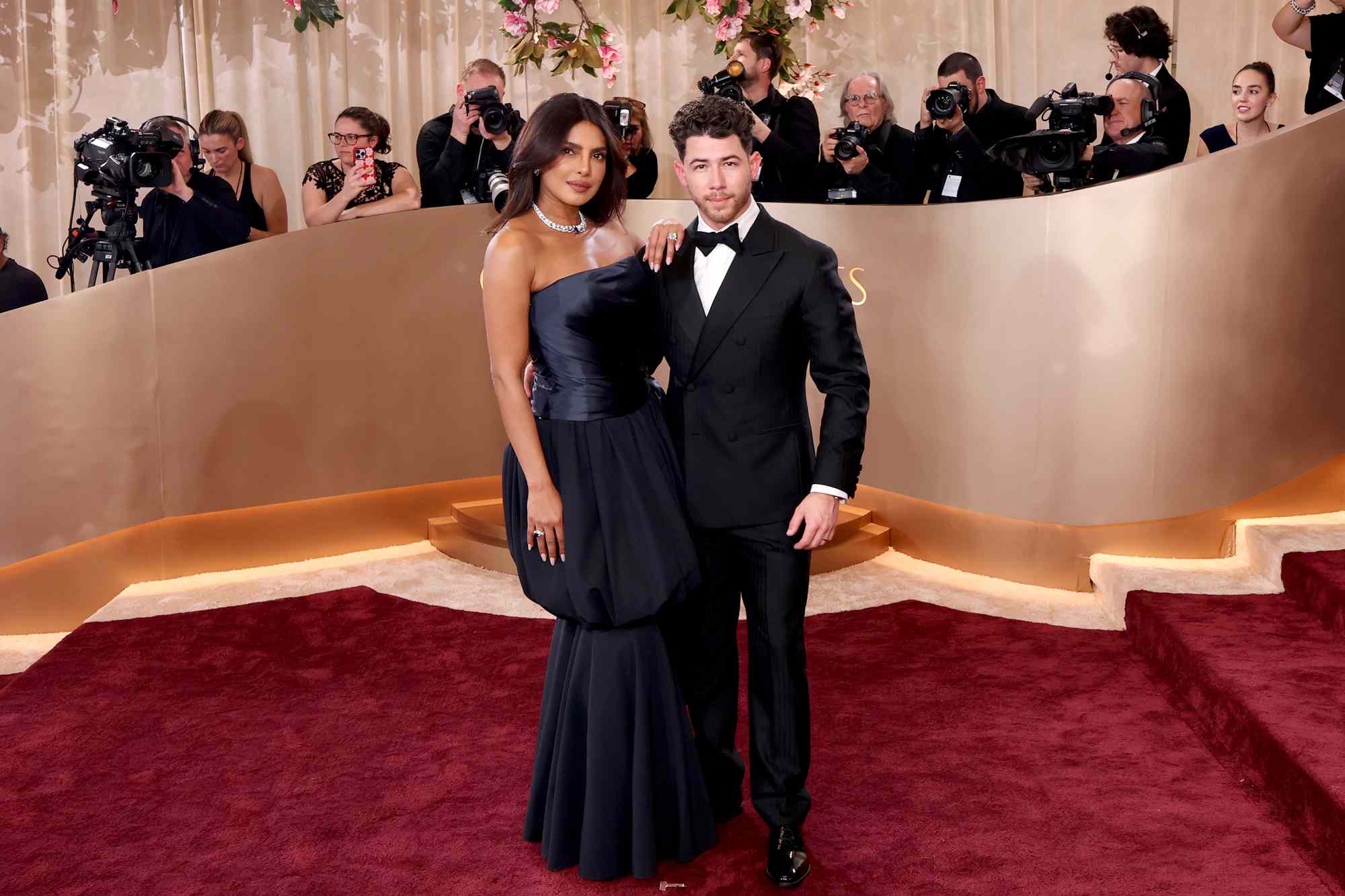 Golden Globes 2026 gives major Met Gala vibes with dramatic steps: Here ...