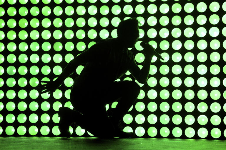 '80s rock band announces new music after five years