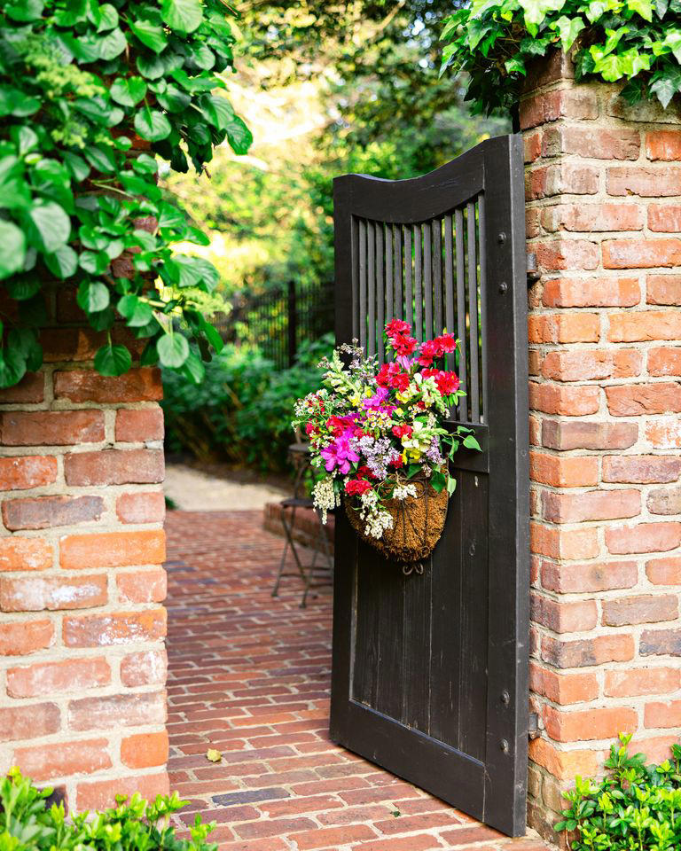 This retired dentist’s backyard is overflowing with flowers—and she ...