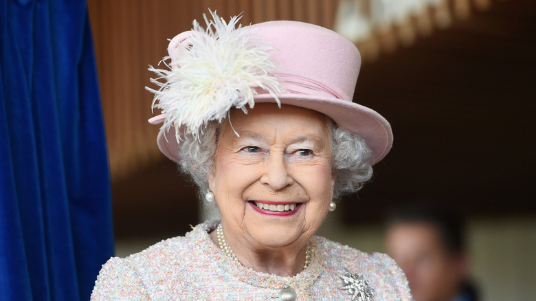 The delightfully posh way Queen Elizabeth measured ingredients for her ...