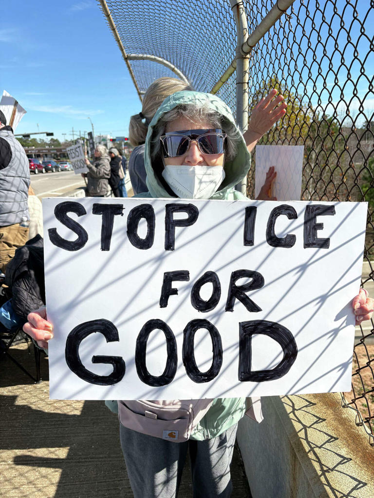 Montgomery County protesters pack Conroe overpass as outrage over ICE ...
