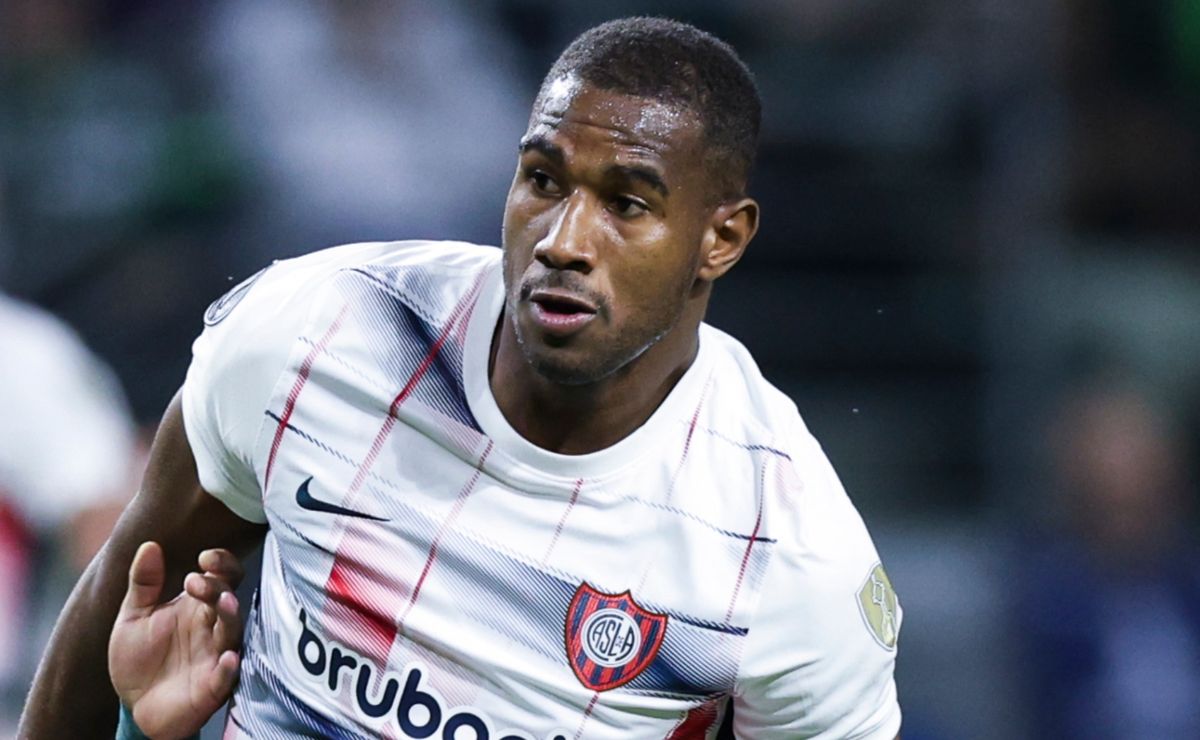 El pase de Romaña a River, cerca de colapsar: el jugador que entraría ...