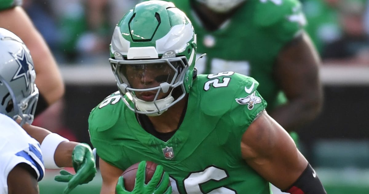 Saquon Barkley injury update: Eagles RB limps off field vs. 49ers