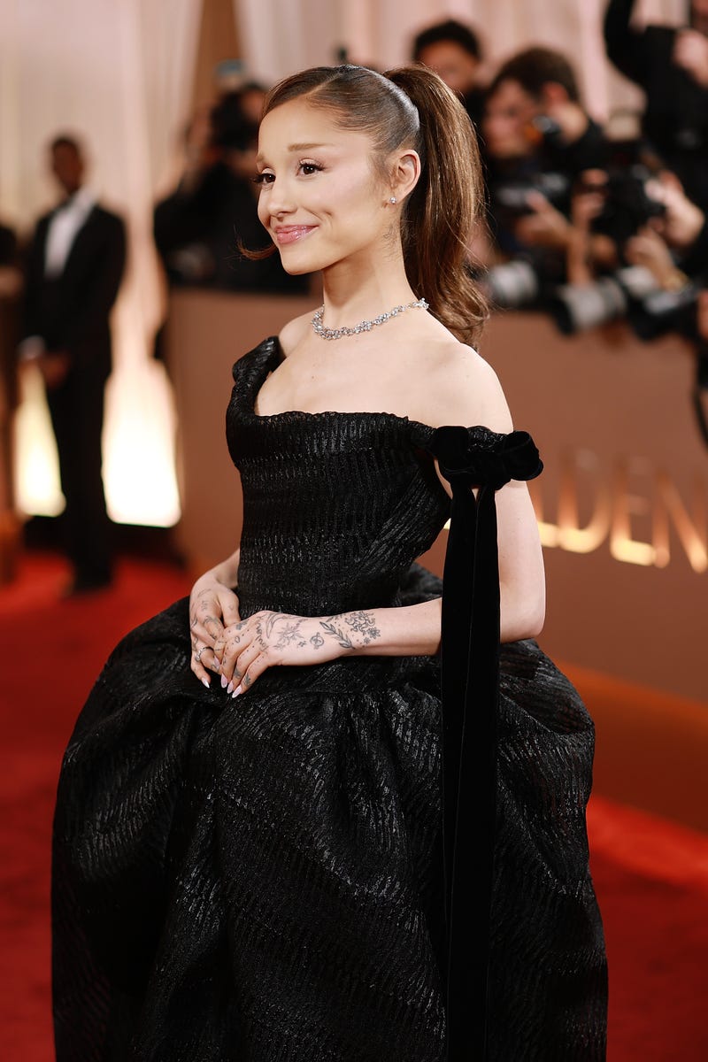 Ariana Grande ditches Glinda pink at the Golden Globes