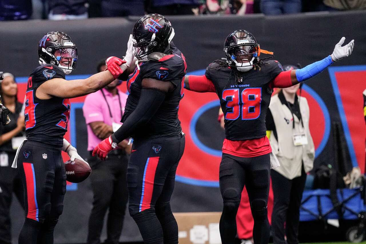 These Houston bars are hosting watch parties and specials as Texans ...