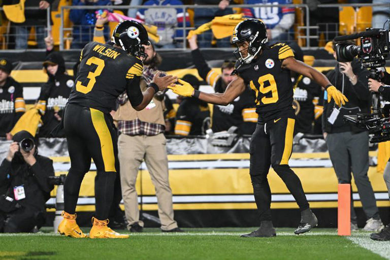 Celebrated Syracuse football signee Calvin Russell III to hoop, too