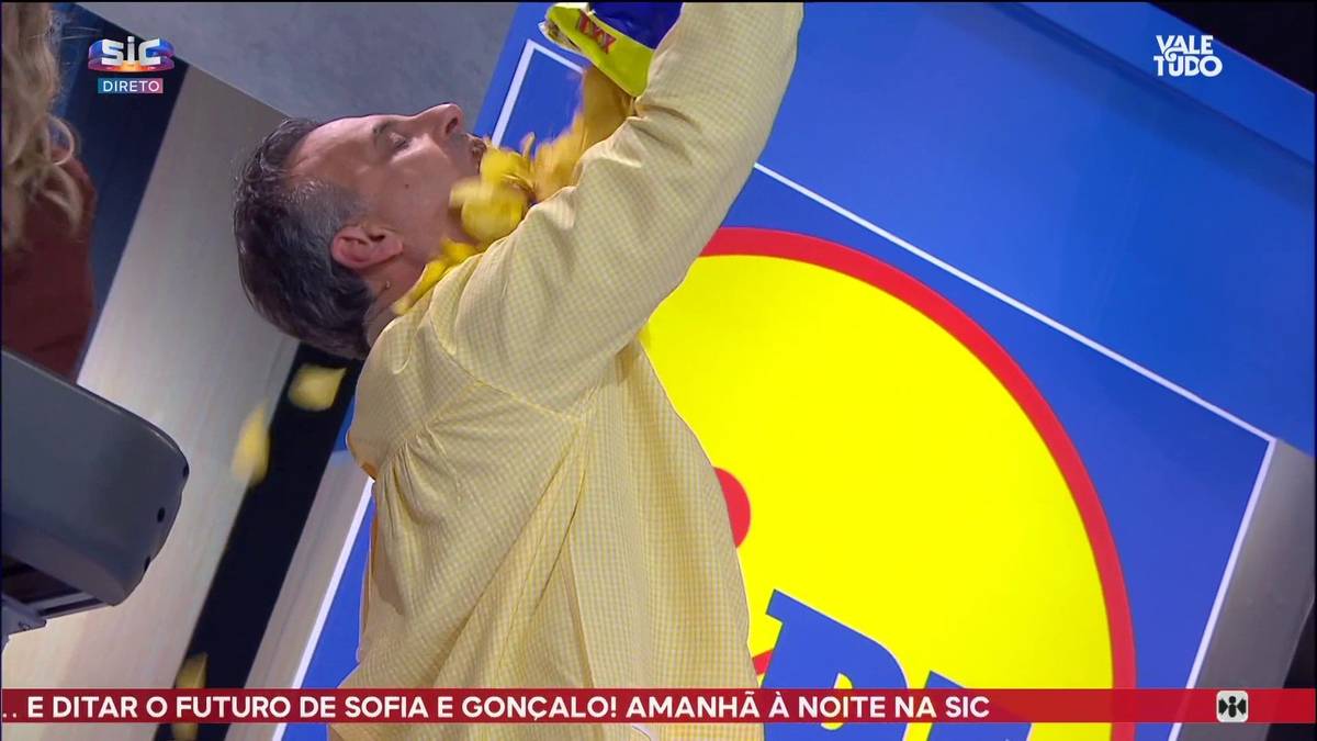 Chuva de batatas fritas! Rui Unas leva Júlia Palha ao limite no cenário ...