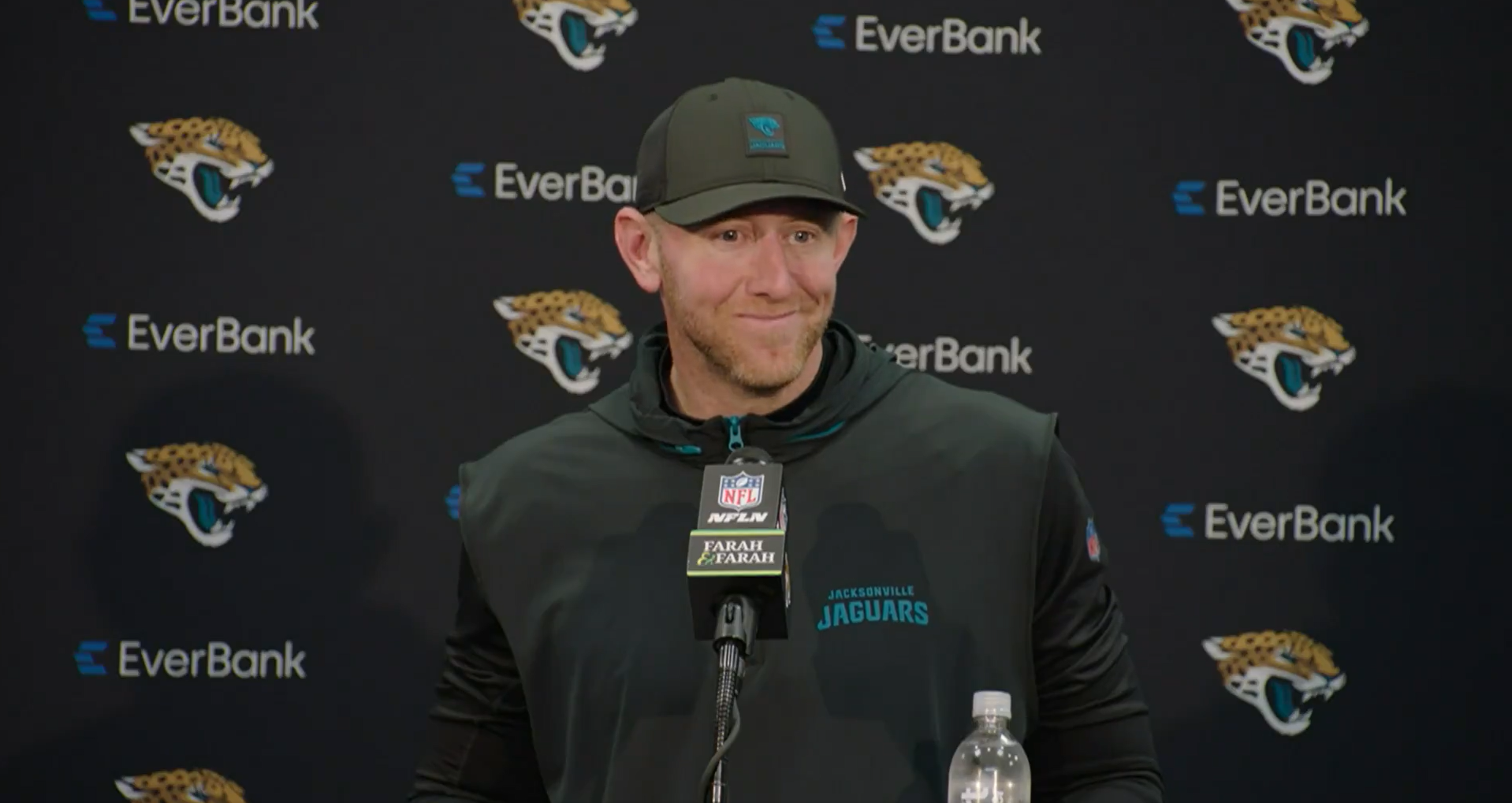 Reporter gives bizarre praise to losing NFL coach during press conference