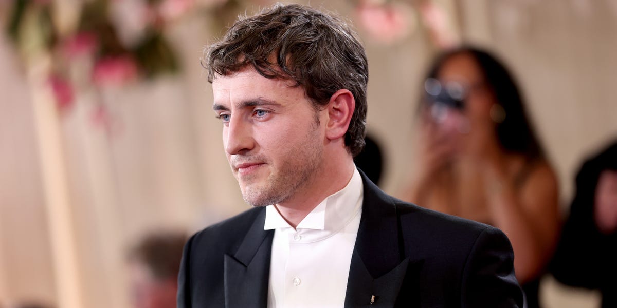 Paul Mescal arrives at his first Golden Globes in a Gucci suit sans tie