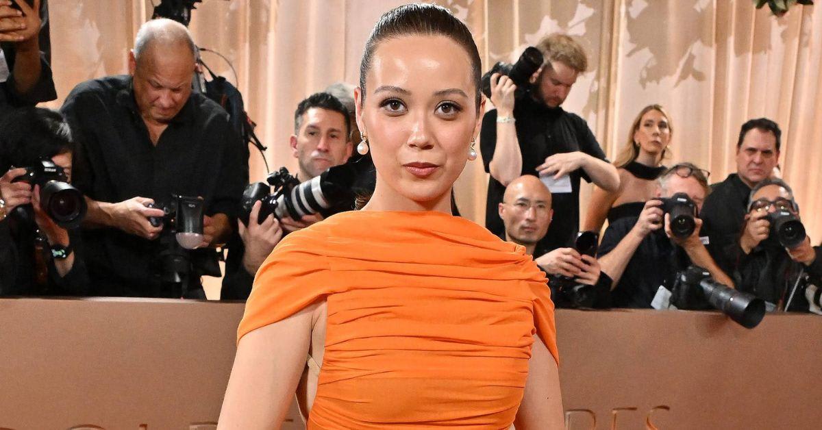 Awkward! Laufey calls out photographers at the 2026 Golden Globes for ...