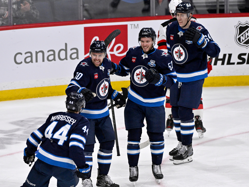 Tanner Pearson breaks 3rd-period tie in Jets' 4-3 victory over Devils