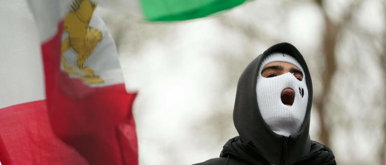 Trump valuta l’intervento. La minaccia di Teheran: “Colpiremo USA e ...