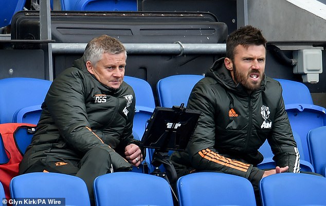 Michael Carrick leads the race for Man United interim job: Legend is ...