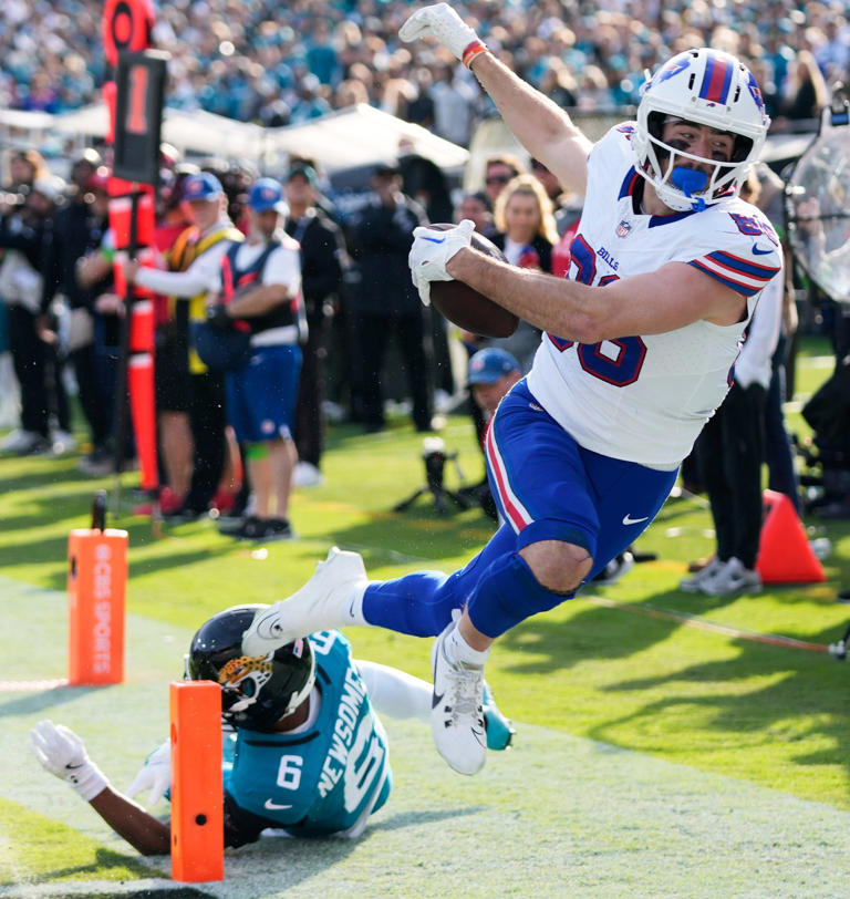 Josh Allen carries Bills to 27-24 win at Jags for Buffalo's first road ...