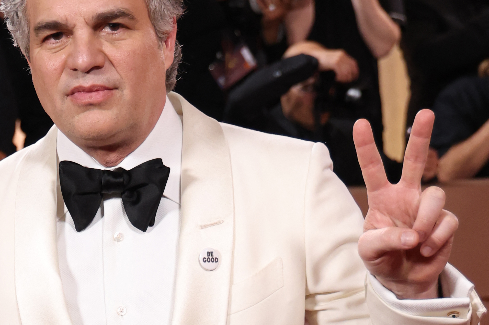 Stars wear ‘Ice Out’ pins at Golden Globes after fatal Minneapolis shooting
