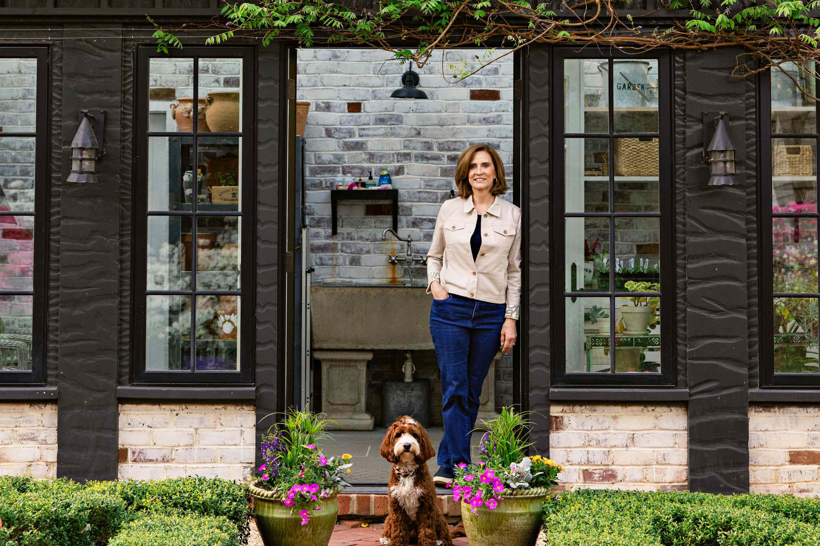 This retired dentist’s backyard is overflowing with flowers—and she ...