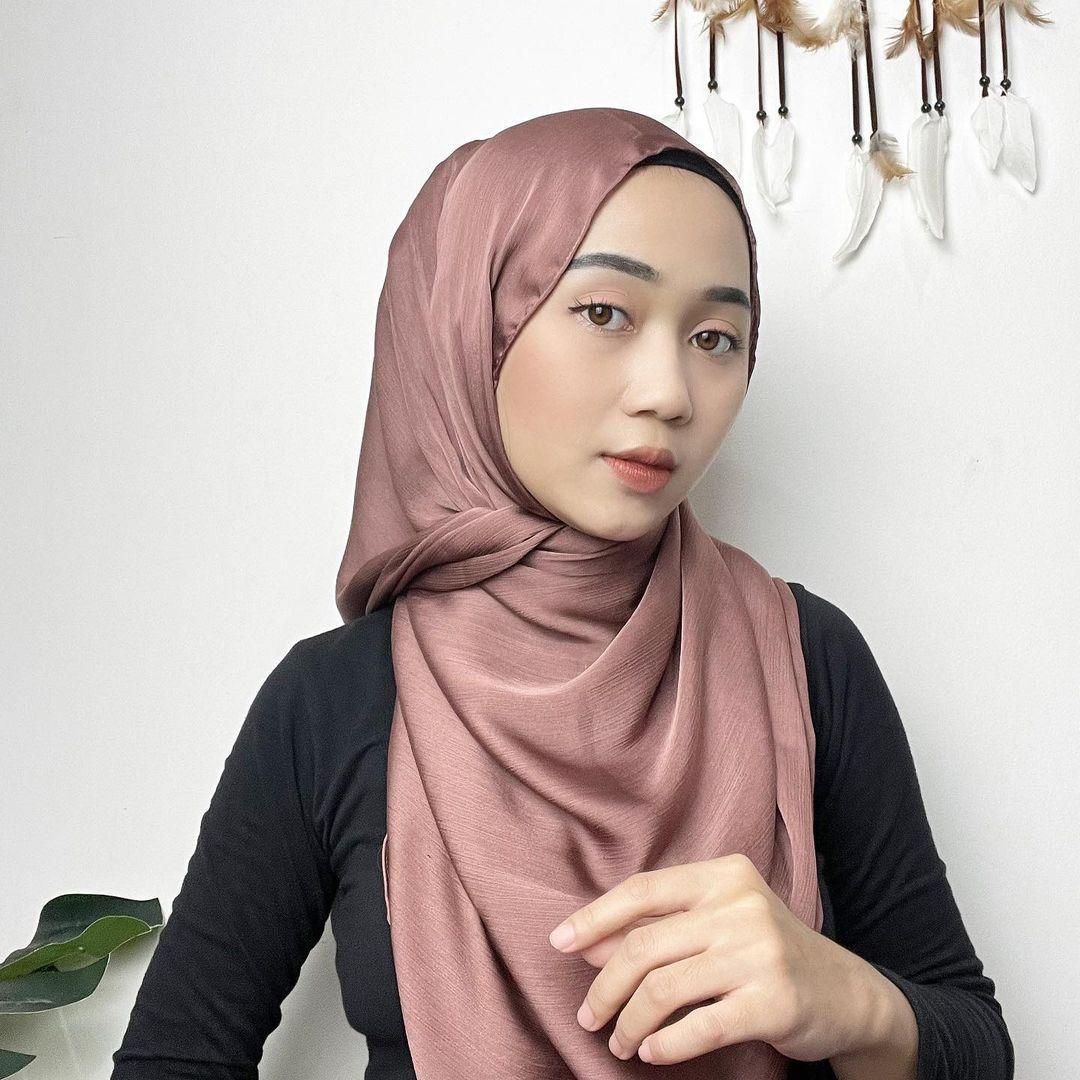 8 tutorial hijab pashmina silk yang mudah, elegan dan mewah!