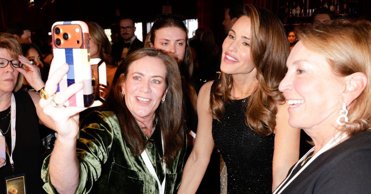 Jennifer Garner shows off new hair color in sparkly black gown at 2026 ...