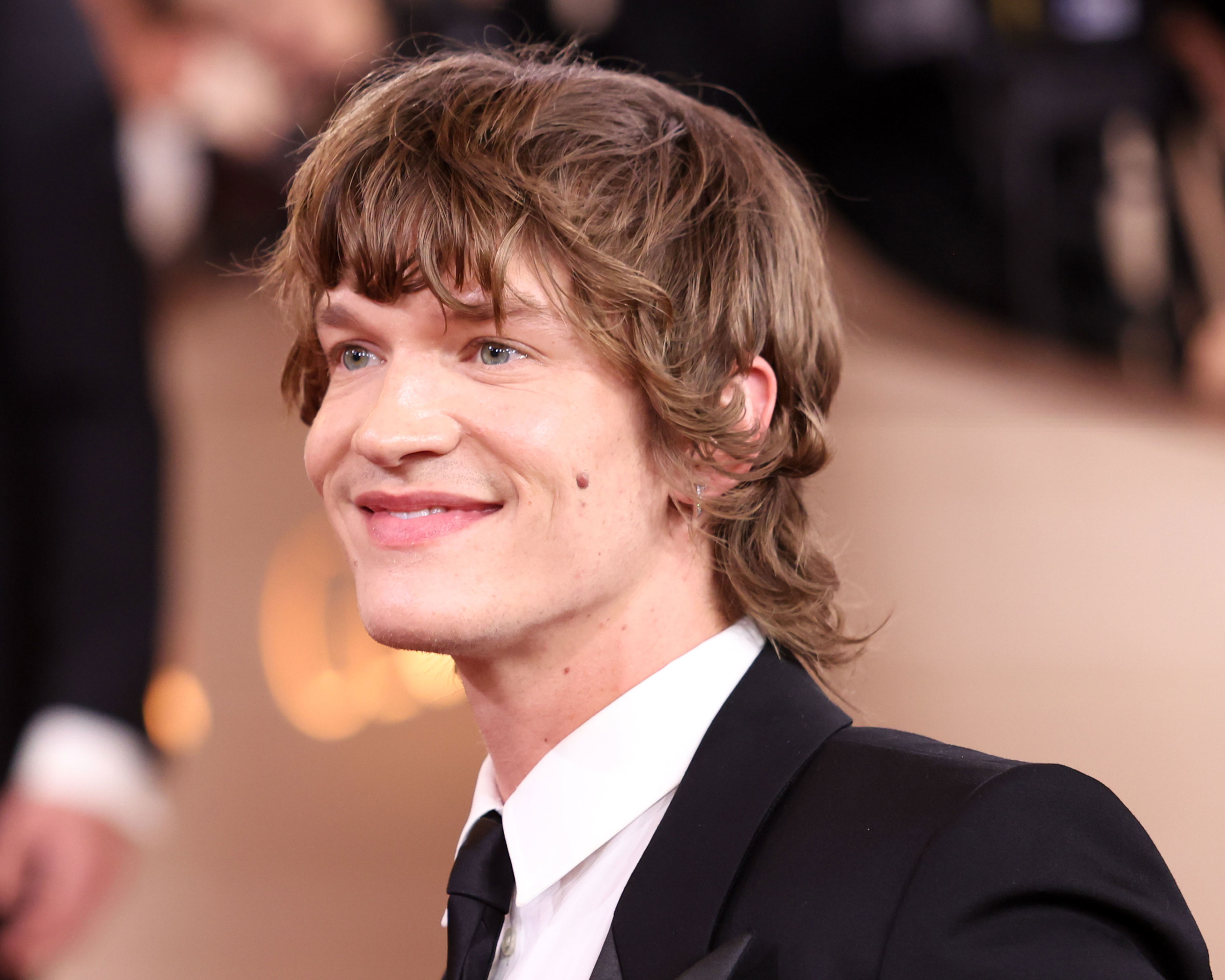 Heated rivalry's Connor Storrie ditched his signature curls at Golden ...