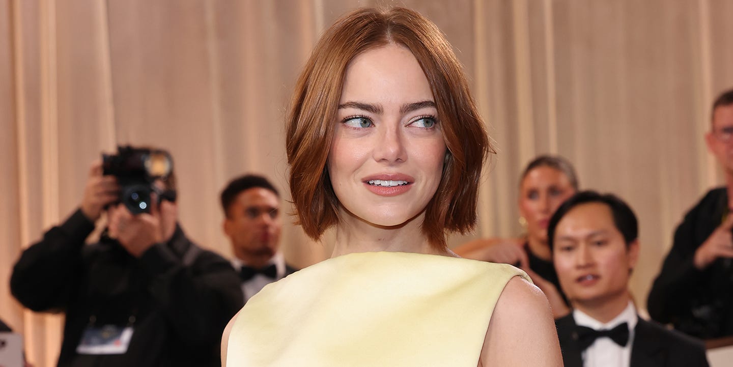 Emma Stone wears butter yellow like a cool girl at the 2026 Golden Globes