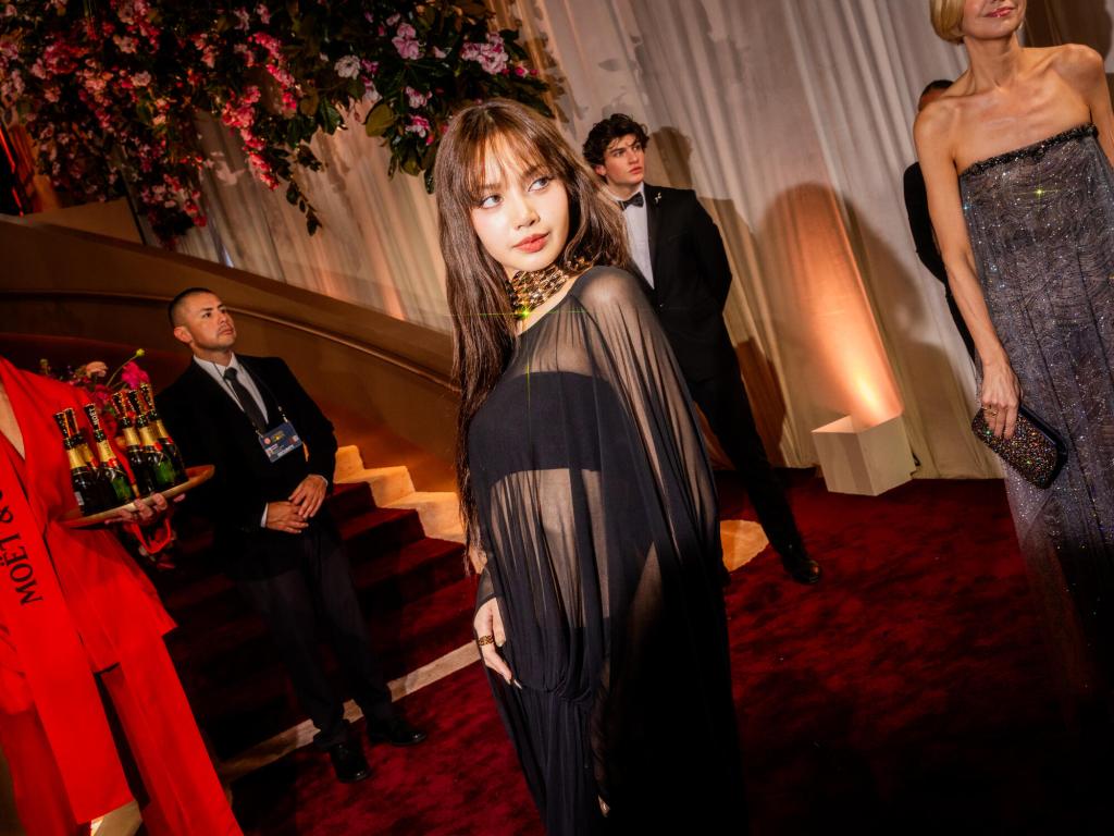 Best hairstyles at the 2026 Golden Globes: Lisa, Ariana Grande, Selena ...