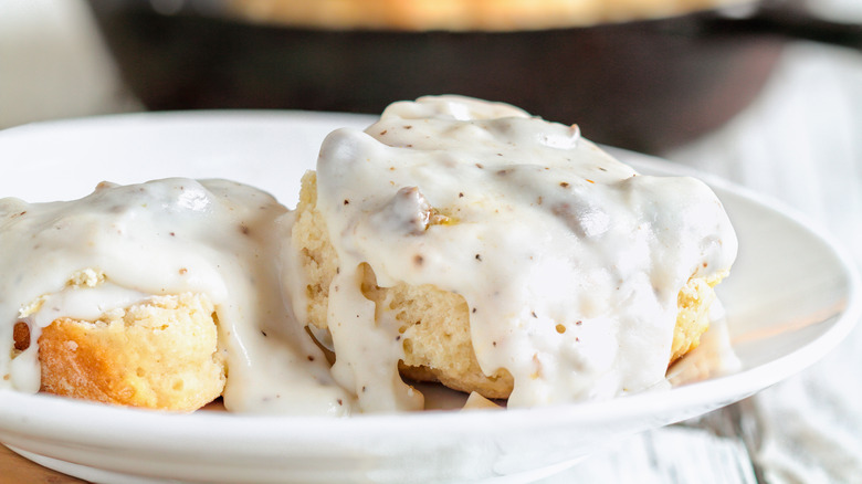 The 7 Best Biscuits & Gravy You Can Find At Chain Restaurants