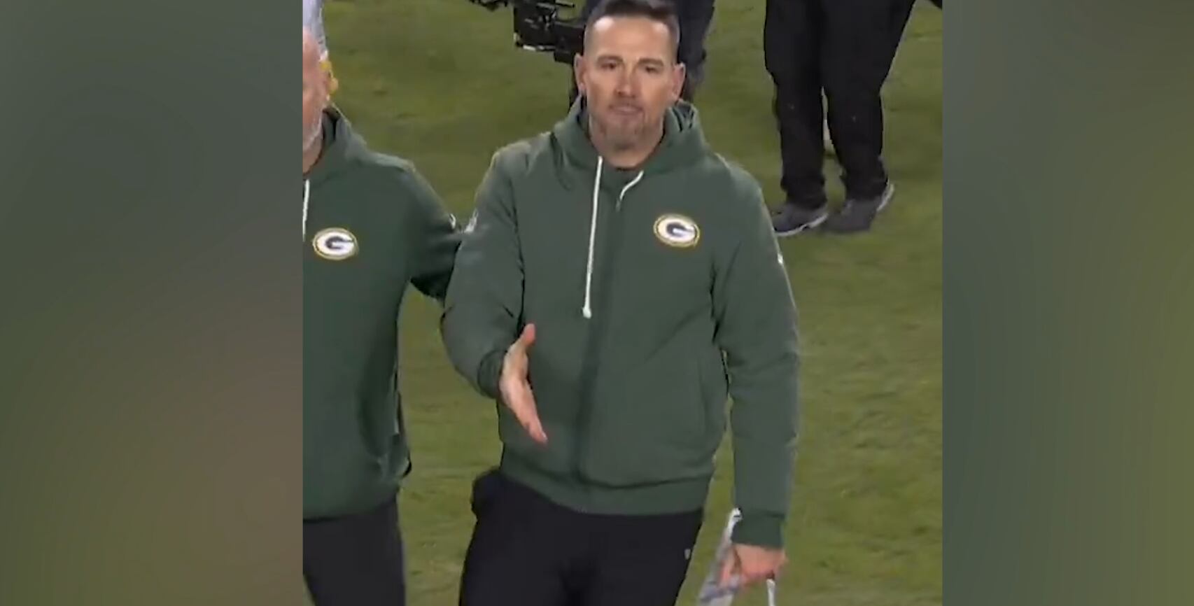 Awkward handshake says it all: Ben Johnson vs Matt LaFleur after wild card
