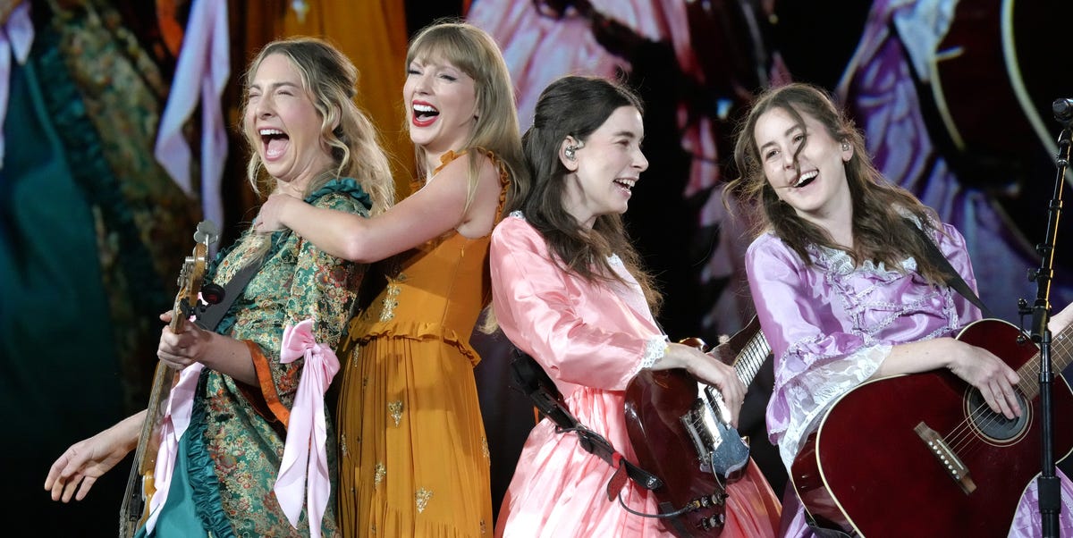 The Haim sisters were spotted carrying loaves of Taylor Swift’s famous ...