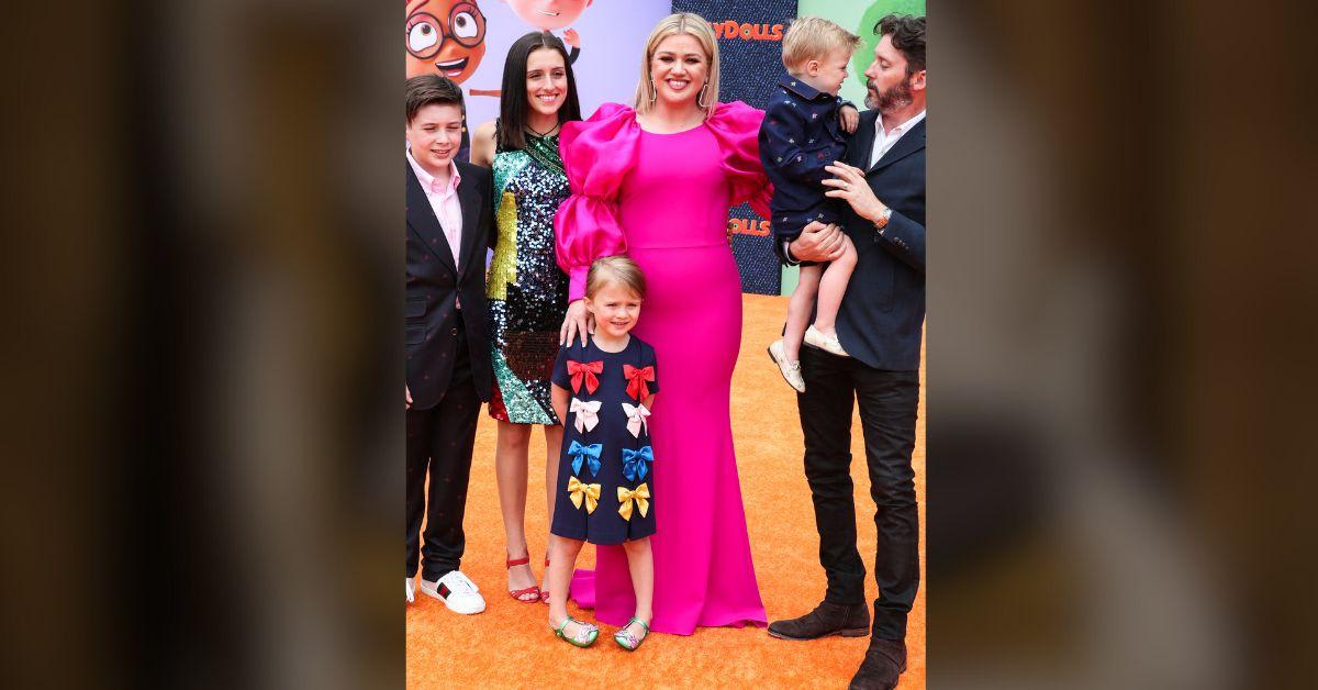Kelly Clarkson reveals how her 2 kids are doing 5 months after ex ...