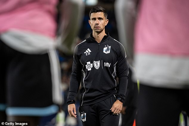 Former Man United coach set for top Championship job after ex-Premier ...