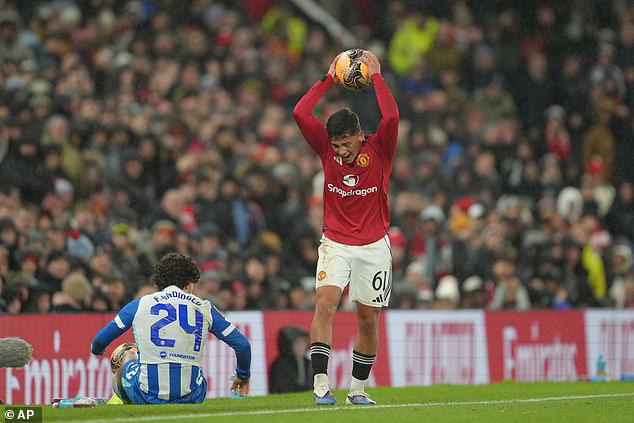 Man United wonderkid Shea Lacey, 18, issues apology after nightmare Old ...