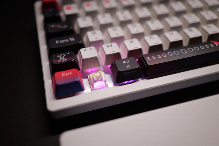 Test de l’Asus ROG Azoth X : sa frappe m’a fait changer d’avis