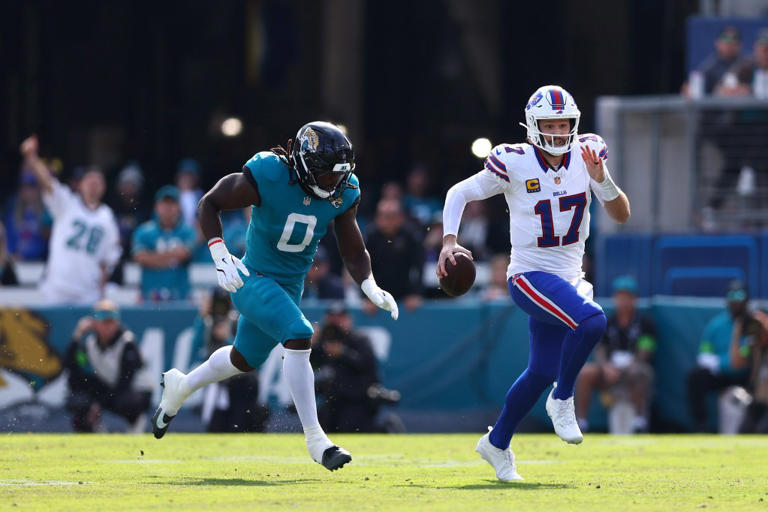 Hailee Steinfeld preps for Golden Globes as Josh Allen leads Bills over ...
