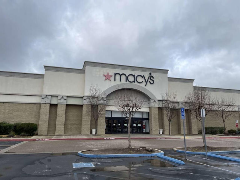 Former department store giant closes one of its last mall stores near ...