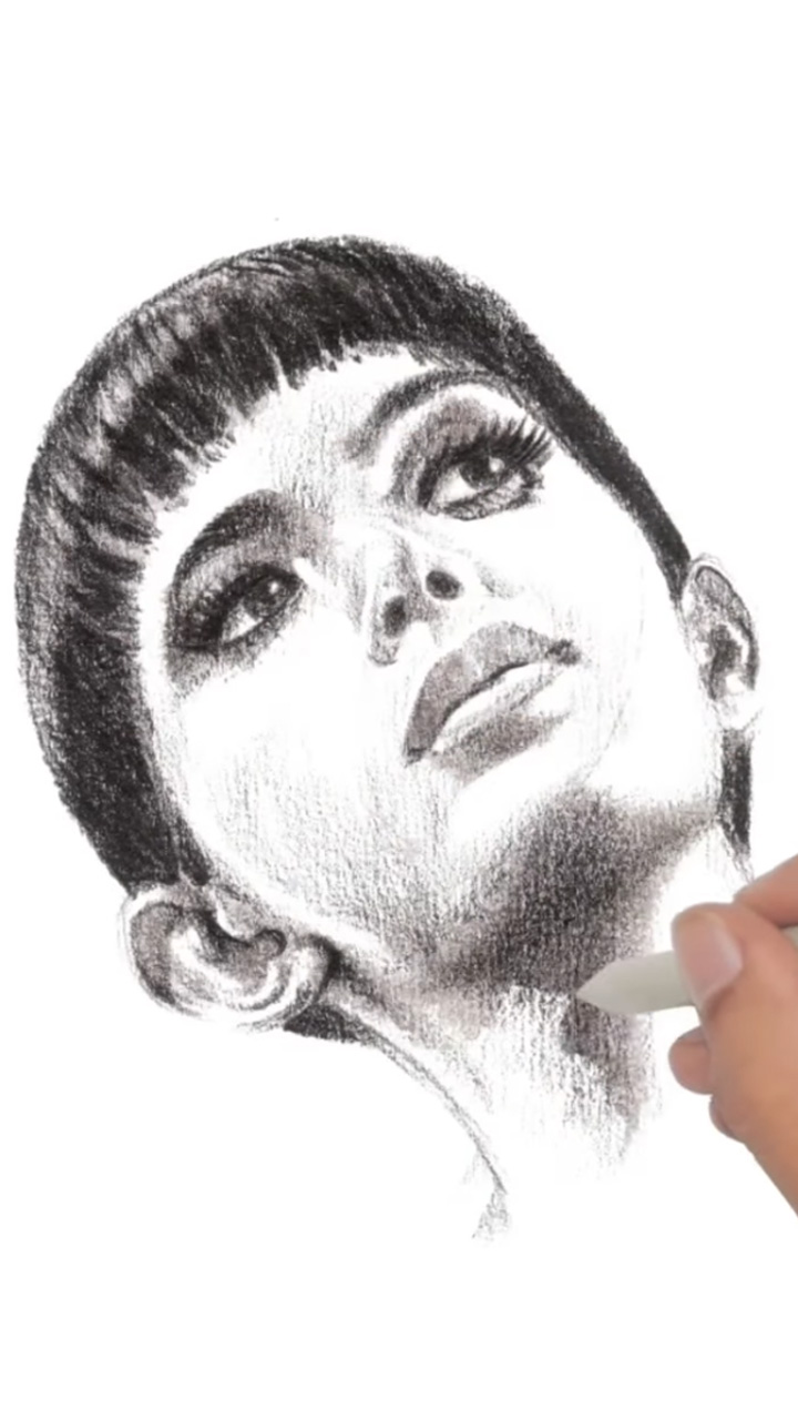 Easy woman head sketch that looks clean and professional