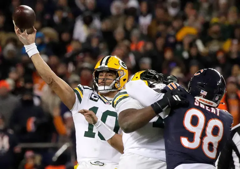 Edwards injury shadows Bears’ playoff return in loss to Packers