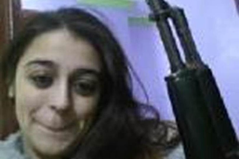 Brit woman who fled UK to join ISIS reinvents herself and gives out ...