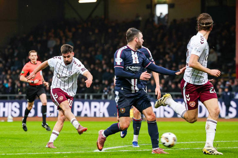 Craig Gordon makes stunning Hearts save to deny Dundee and keep Jambos ...