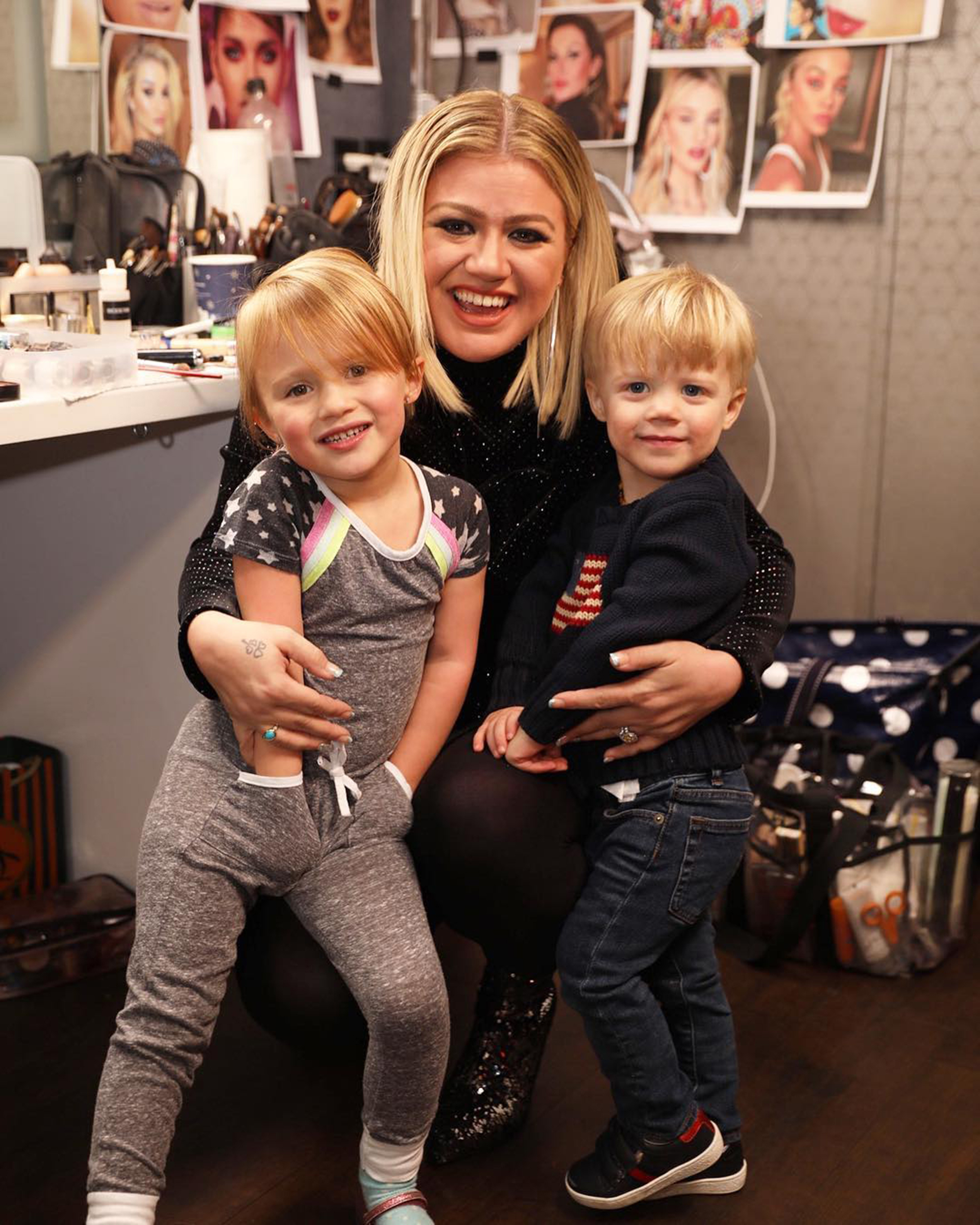 Kelly Clarkson gives rare update on how kids are coping 5 months after ...