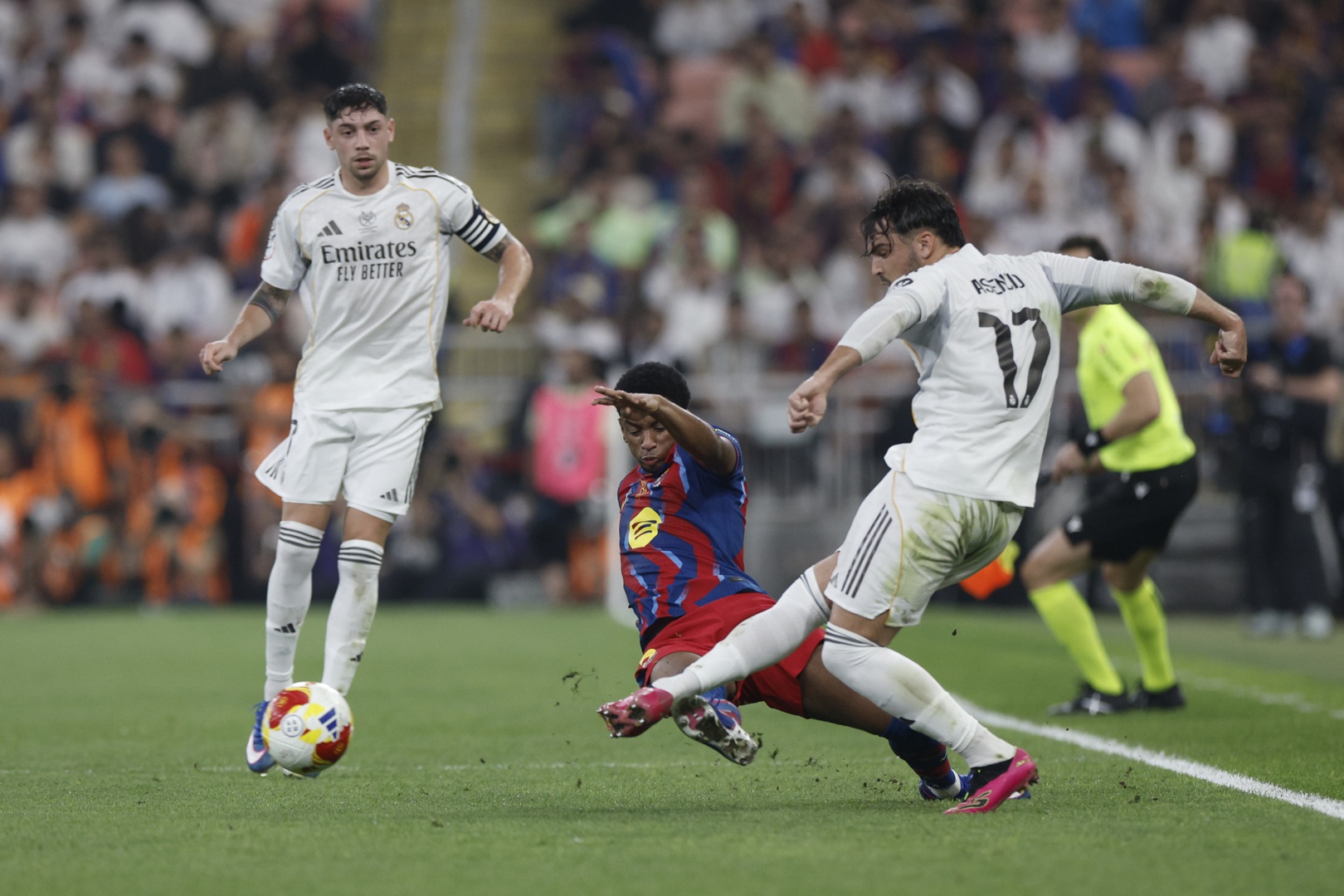 Barcelona y Real Madrid empatan al descanso intercambiando goles en el ...