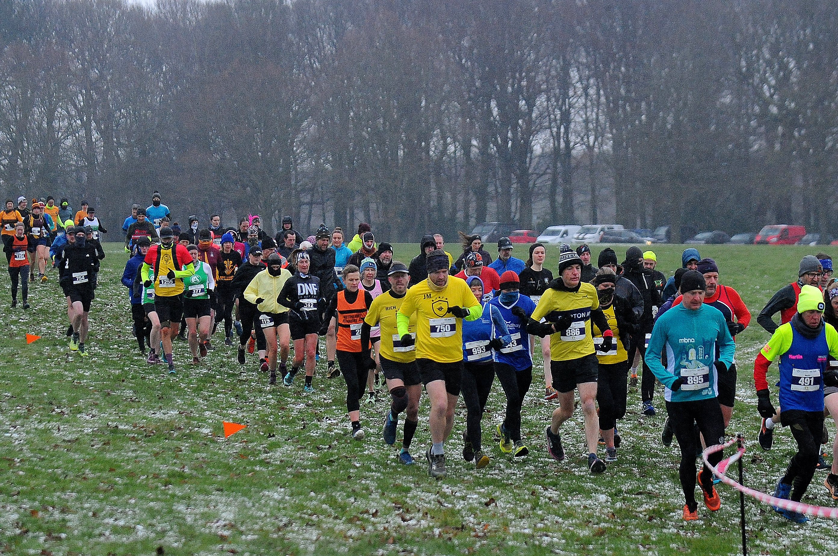 13 crisp photos of hardy runners braving the snow for the Temple Newsam ...