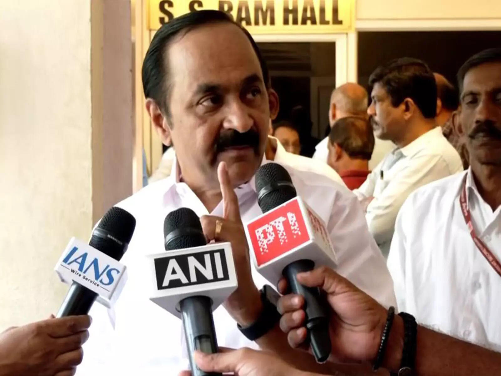Congress accuses LDF govt of 'misusing' public money for political campaign