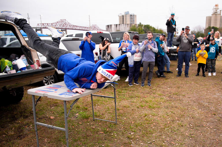 Table-smashing and more: See wild Bills Mafia scenes at EverBank