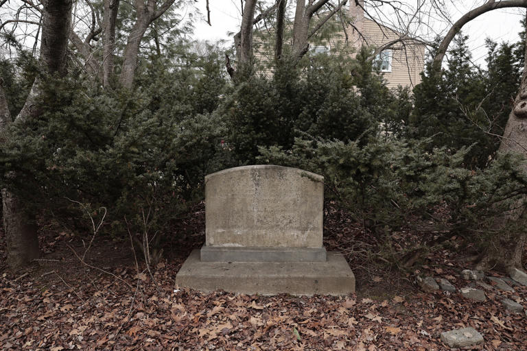 The story behind a colonial-era grave site hidden in residential Cherry ...