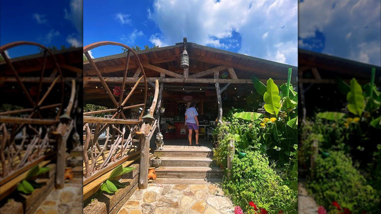 Between Atlanta and Pigeon Forge is a beautiful Blue Ridge Mountain ...