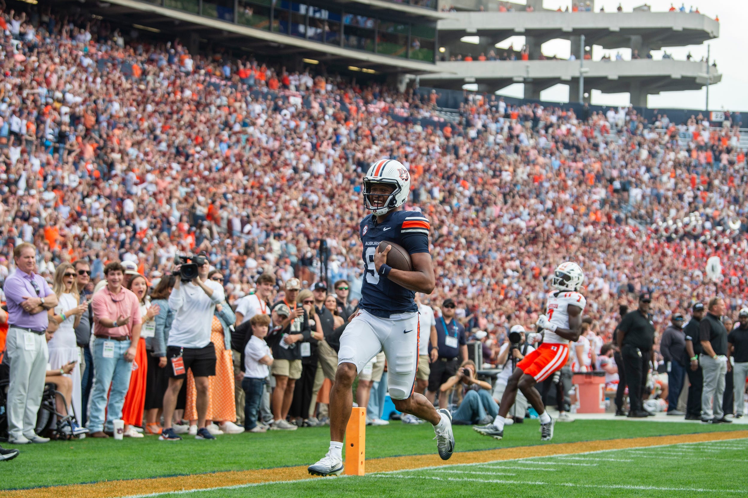 Five-star Auburn transfer QB commits to Ole Miss