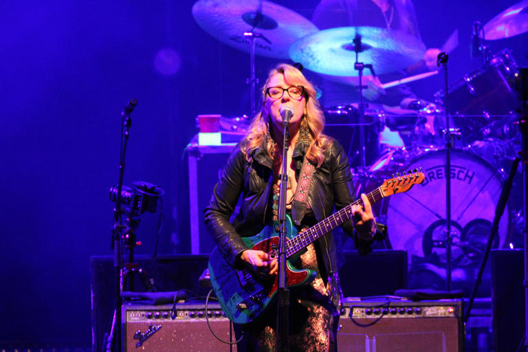 CBS skips Tedeschi's national anthem at Jacksonville playoff game