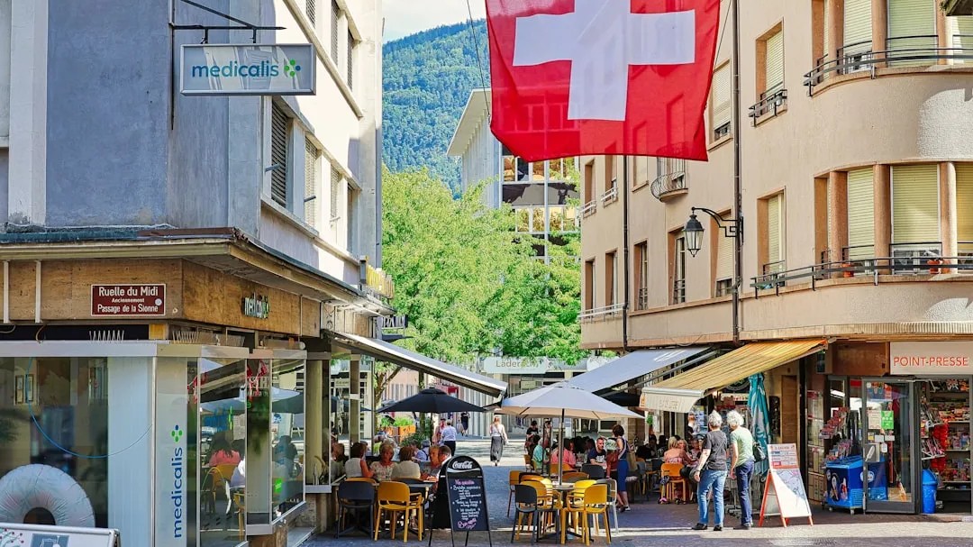 8 countries where dining out is cheap - and 2 where it's a luxury