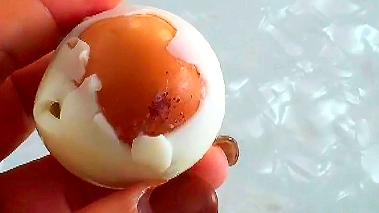 Woman finds an unexpected surprise inside boiled egg